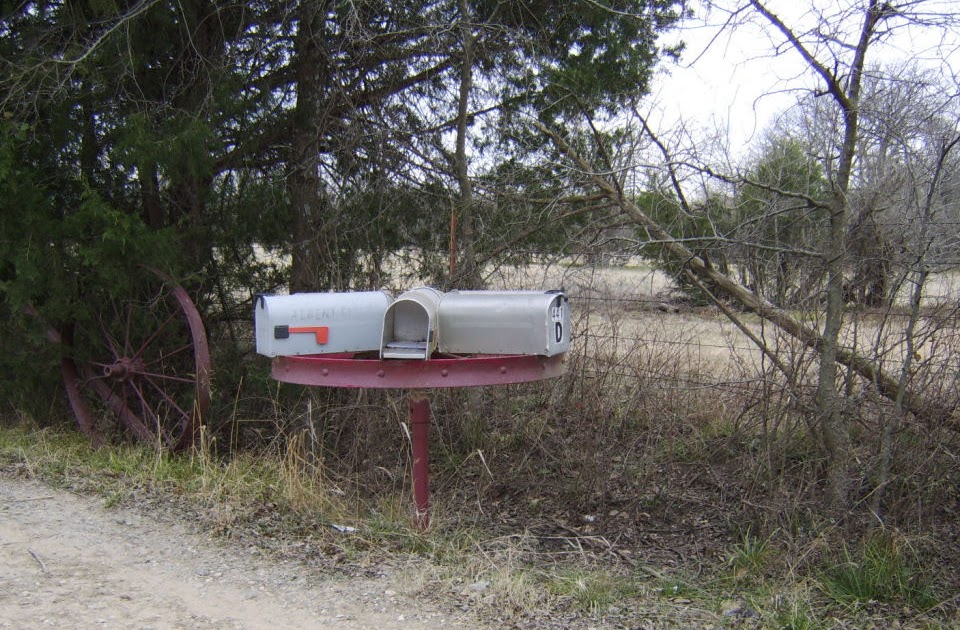 Terrell Texas Daily Photo: Wagon Wheel Mailbox