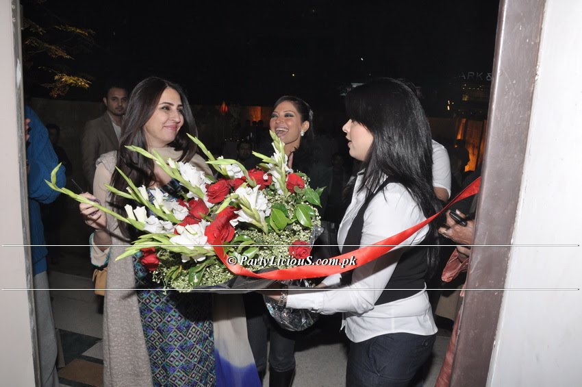 ASIAN GIRLS: "AMNA TASEER IN MIX FITNESS GYM LAUNCH CEREMONY"