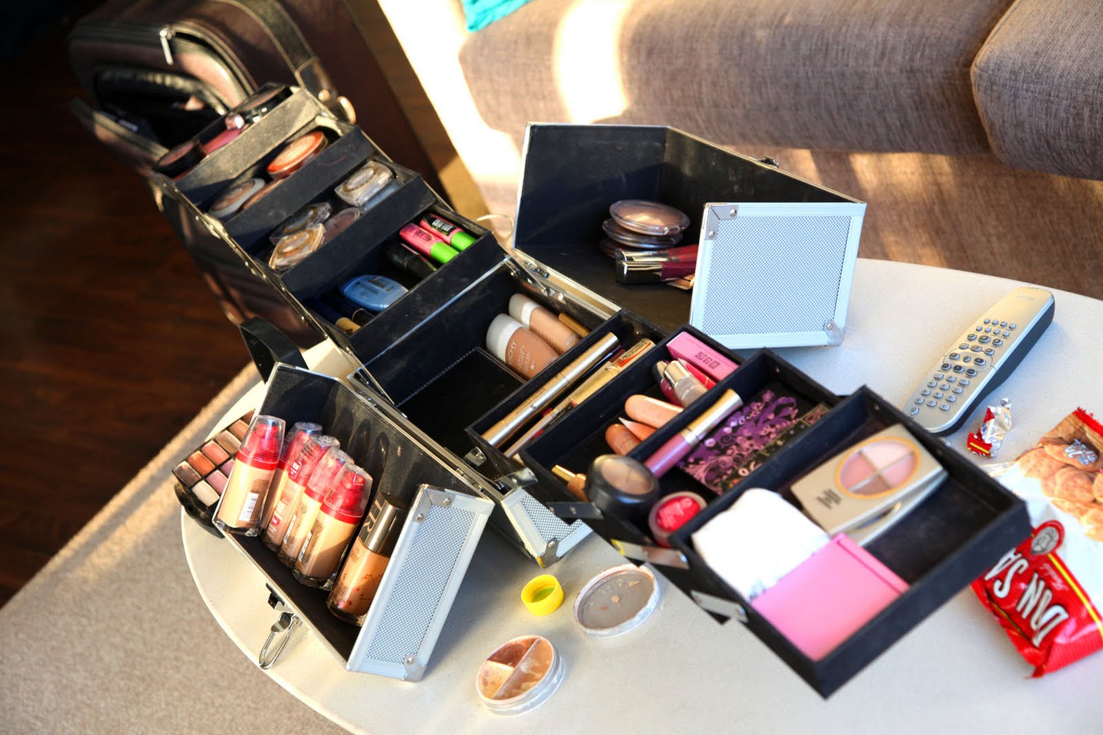 I LOVE MAKE UP: ATENCION! LO QUE NUNCA DEBE FALTAR EN TU KIT DE MAKE UP!