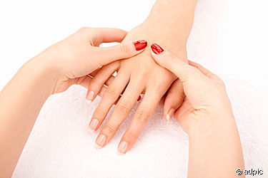 Hand Massage Lake Forest: Hand Massage Ease Muscle Spasms Faster