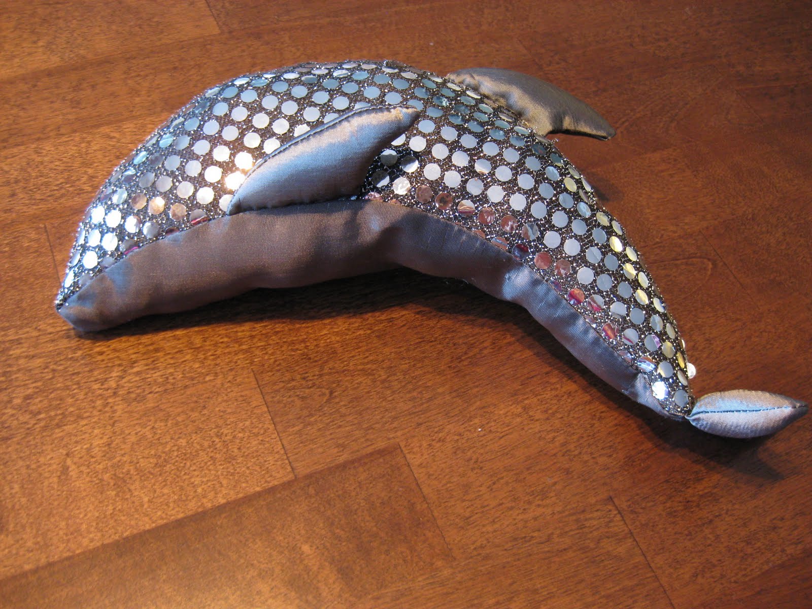 Hattaralla ommellaan: Näsi Kiiltopää alias Delfiini