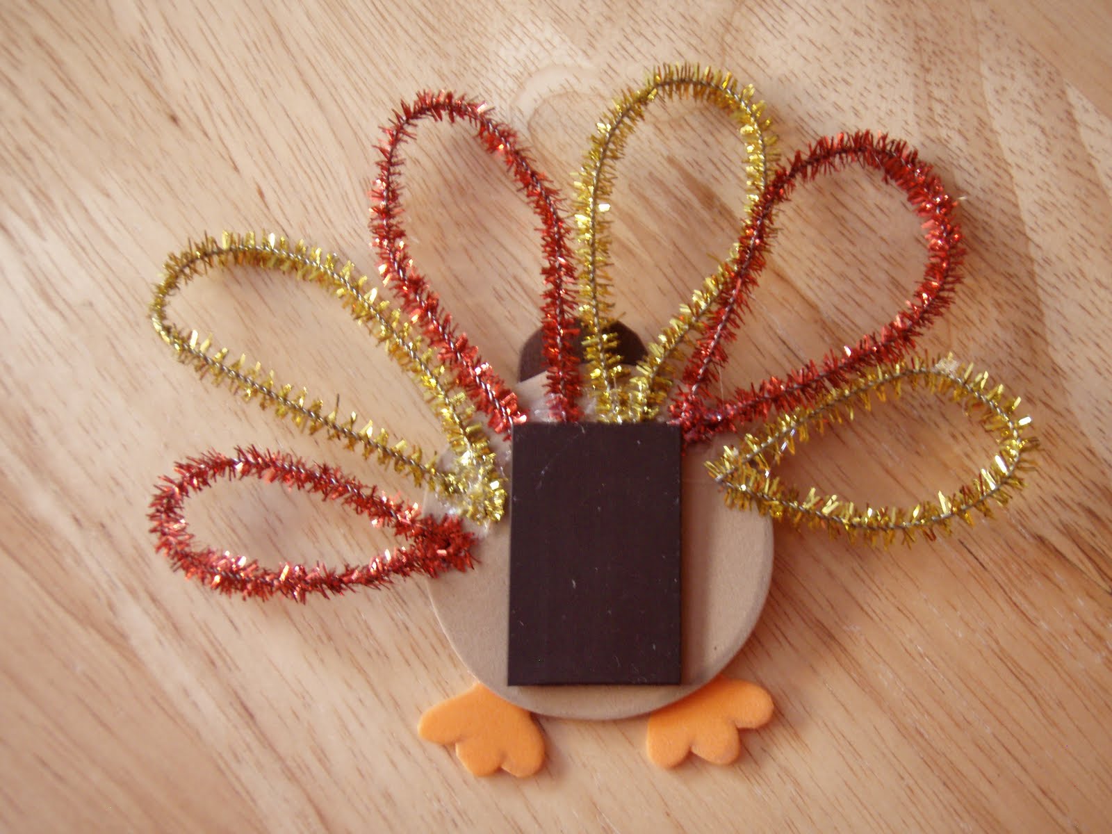Outside the box!: "Give thanks" turkey magnets