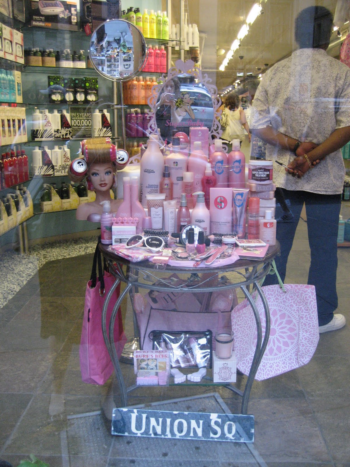 A Design Affair: Window Wednesdays: Illustrations Galore