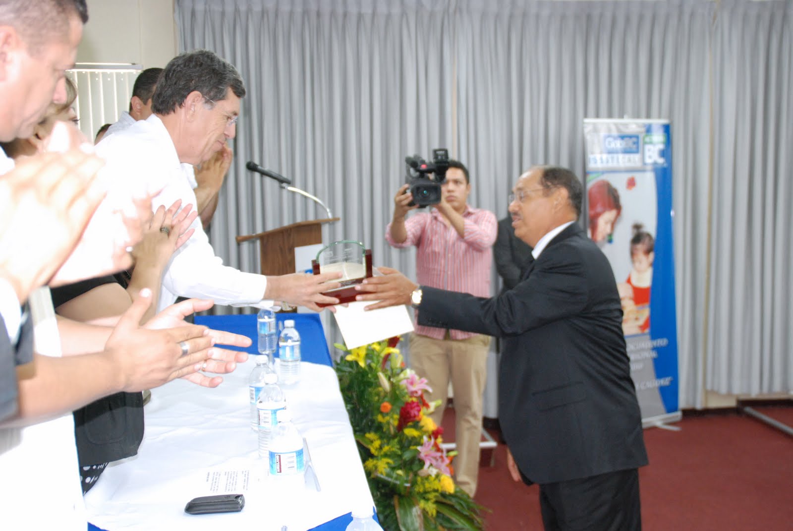 RECONOCE ISSSTECALI A SUS EMPLEADOS - TIJUANA NOTICIAS