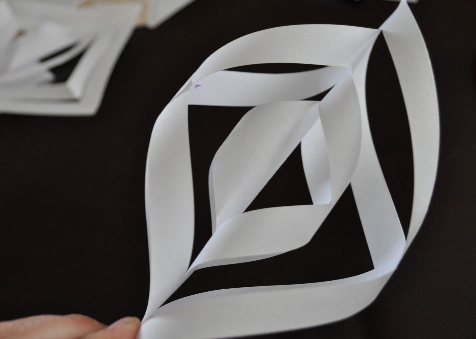 Weaver Girl Guz: Paper Snowflake Tutorial