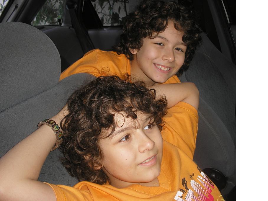Lucas y Mateo Gemelos Actores: A FULL CON LO QUE NOS GUSTA