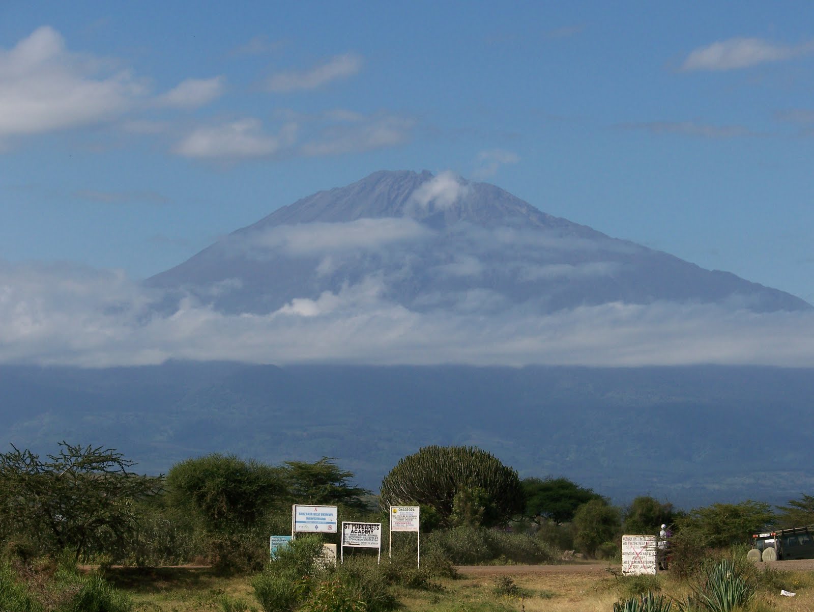 T-E-M-B-E-A Tanzania: Mlima Meru