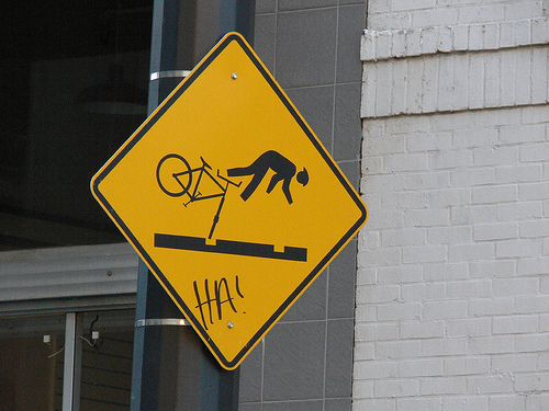 34 Bizarre Traffic Signs From Around the World - Pg1