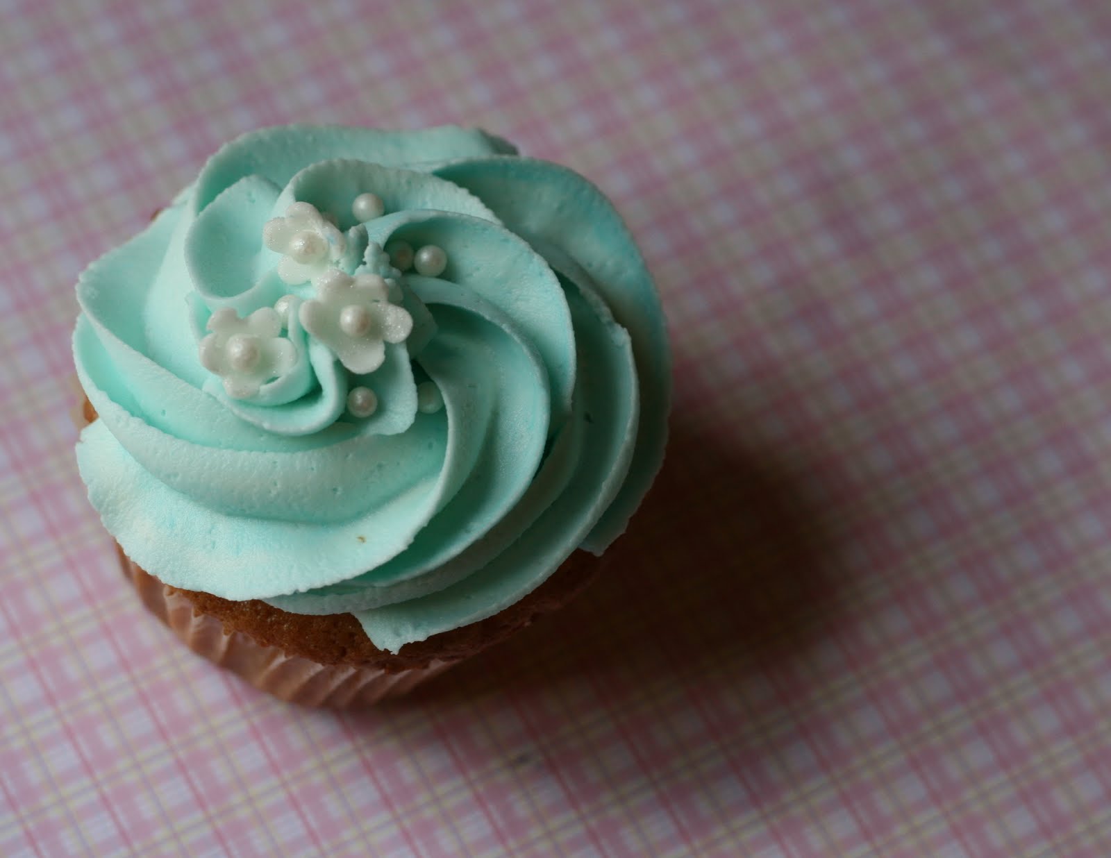 Sarah's Stylish Cupcakes: The "Blue Blue" Cupcakes & The "Reese's ...