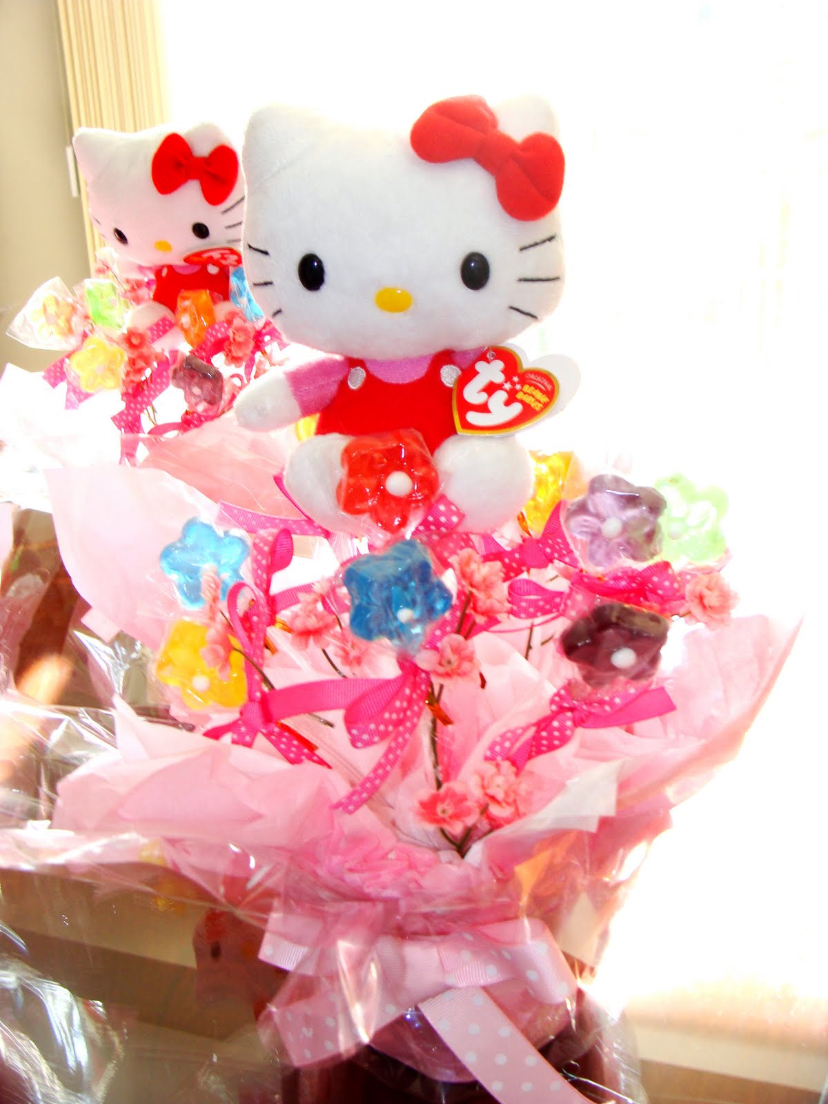 Finest Expressions: Hello Kitty Candy Bouquet Centre Pieces