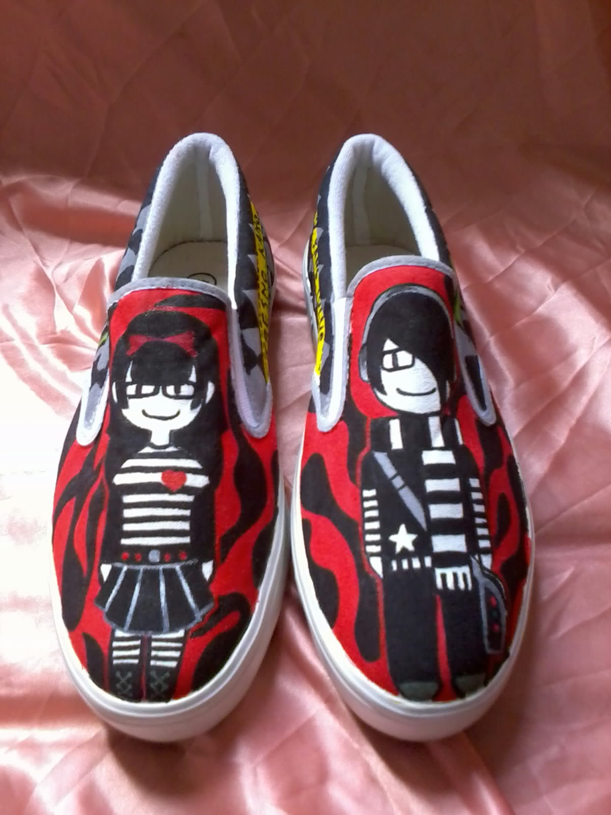 Sepatu Lukis Piwie: Emo Love Couple