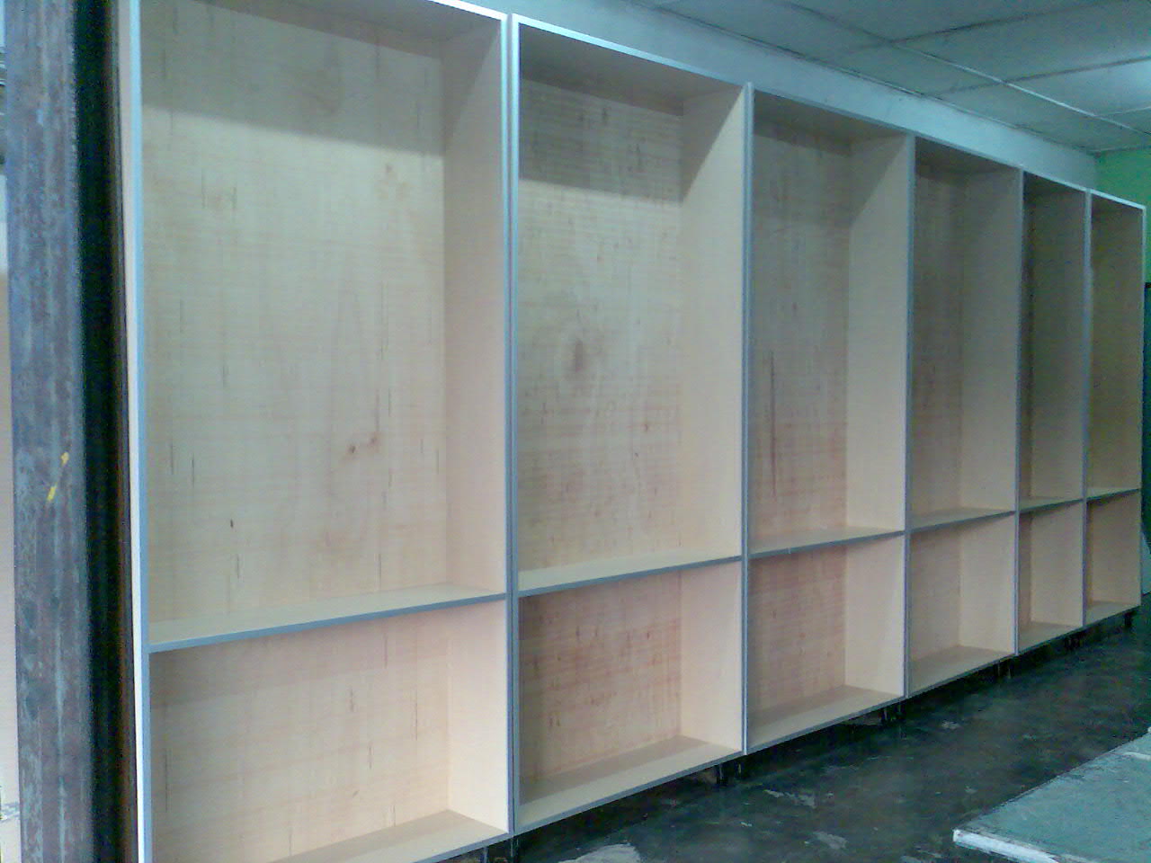 15+ Rak Kaca Kedai, Konsep Terbaru!