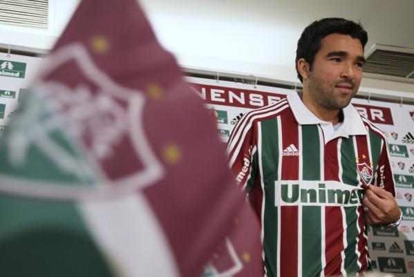 Deco signs deal with Brazil club Fluminense | inside World Soccer