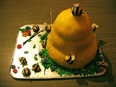 PiECE of CaKE DESiGNS: Busy Bees!