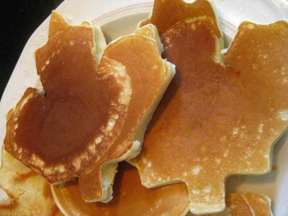 Bake n' blog: Maple leaf Pancakes