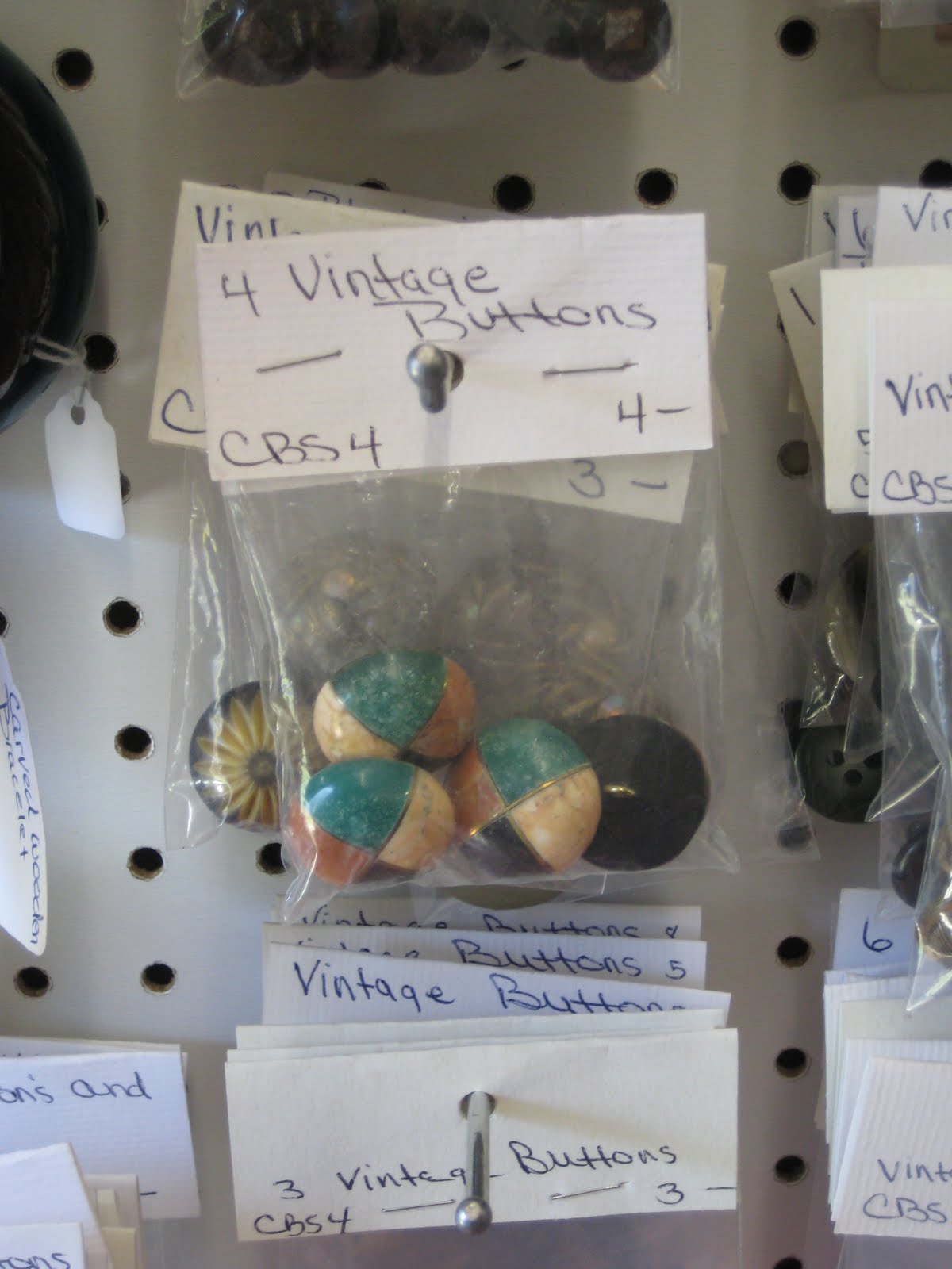 C. Dianne Zweig - Kitsch 'n Stuff: How To Display Vintage Sewing ...