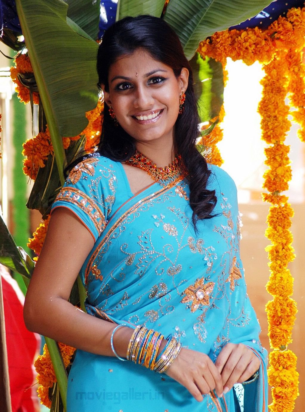 test: Shriya Dhanwantari hot Stills, Shreya Dhanwanthary in Saree Photos