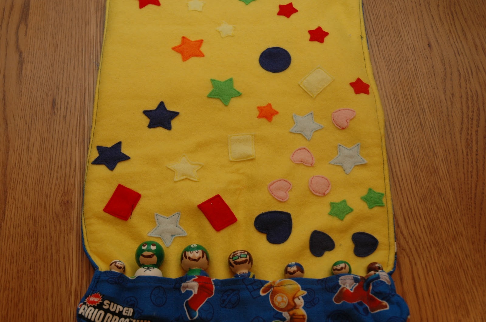 A busy lizzie life: Travel Felt Play Mat for Super Mario