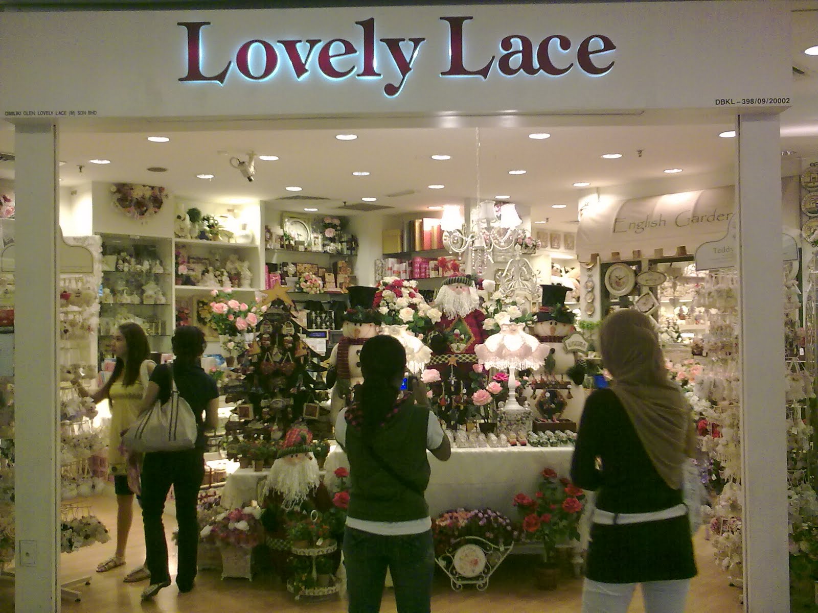 yang indah itu bahasa: Lovely Lace
