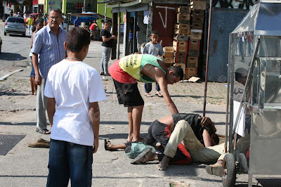 fotos do dia: Briga de rua