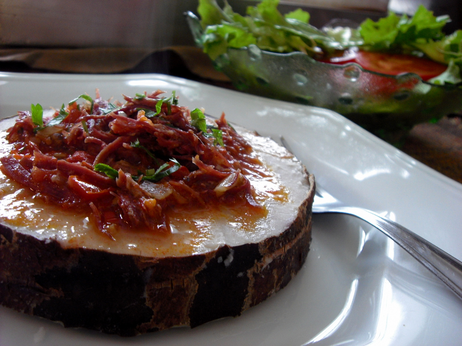 come-se: Inhame com carne seca. Ou camarão, ou frango..