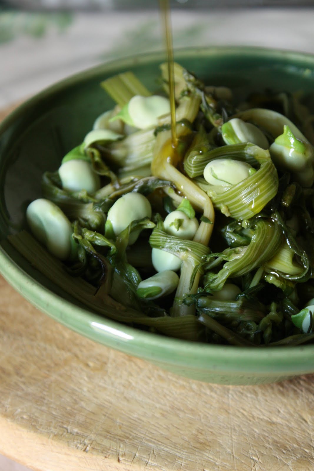 Fave e cicorie fresche con olio di oliva | Anna The Nice