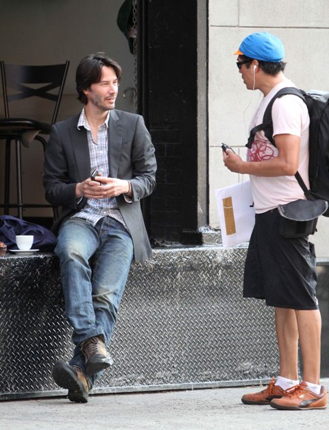 KEANEWS: September 02 2010 What a way to spend your birthday! Keanu ...