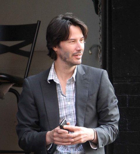 KEANEWS: September 02 2010 What a way to spend your birthday! Keanu ...
