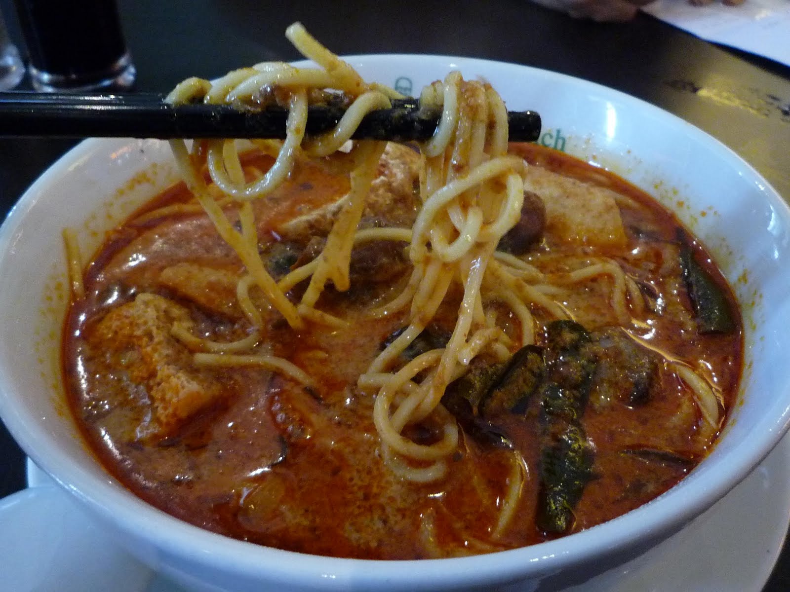 A Coffeeholic's Travel Tale: Great dining ambiance at Pappa Rich