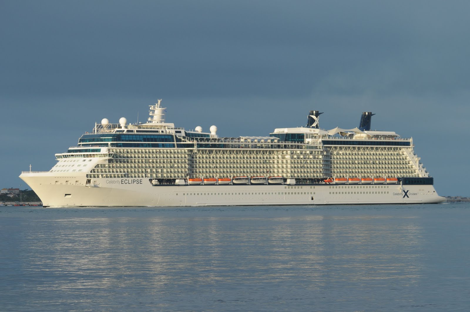 SHIPS & THE SEA - BLOGUE dos NAVIOS e do MAR: CELEBRITY ECLIPSE em Lisboa