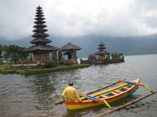 Travel Guide to Beautiful Indonesia: Boat Tours in Bali