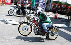 TRIBUNSPORT.COM: Eko Kodok Siap Kejutkan Sirkuit Drag-Bike Juanda