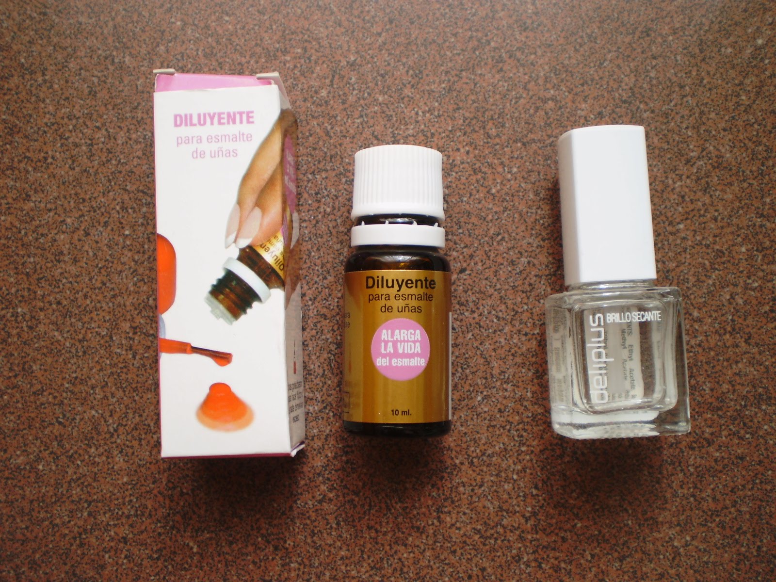 El libro de conjuros de Tita Hellen: Frodo, píntate las nails!