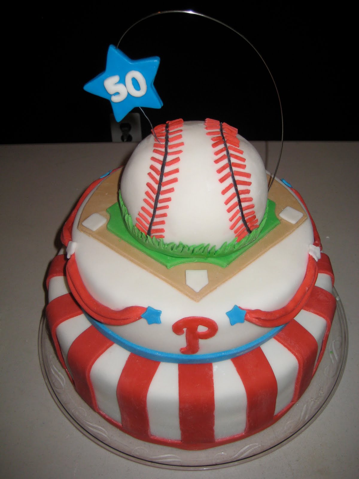 Cake Artists by day, waitresses by night.: Go Phillies!