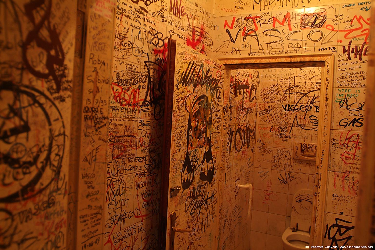 n/a: WRITING ON THE TOILET WALLS