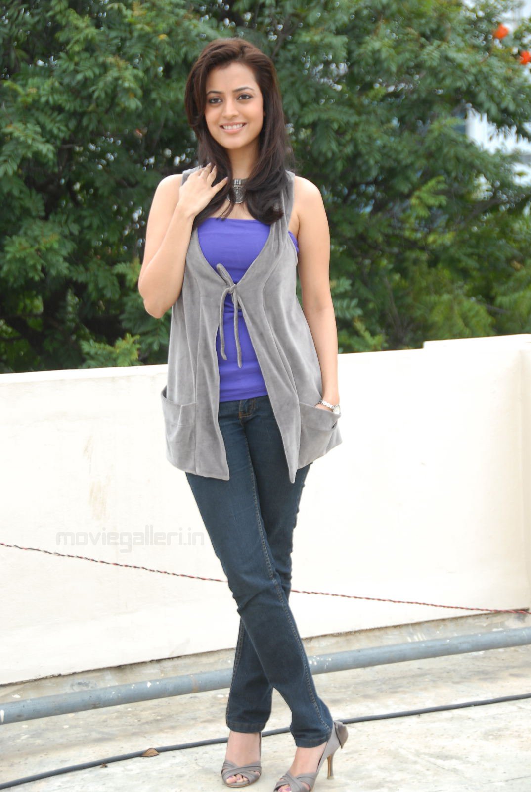 Free Wallpapers: Nisha Agarwal Cute Photos, Nisha Agarwal Cute Images ...