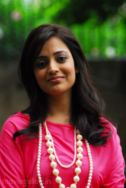 Free Wallpapers: Nisha Agarwal Cute Photos, Nisha Agarwal Cute Images ...