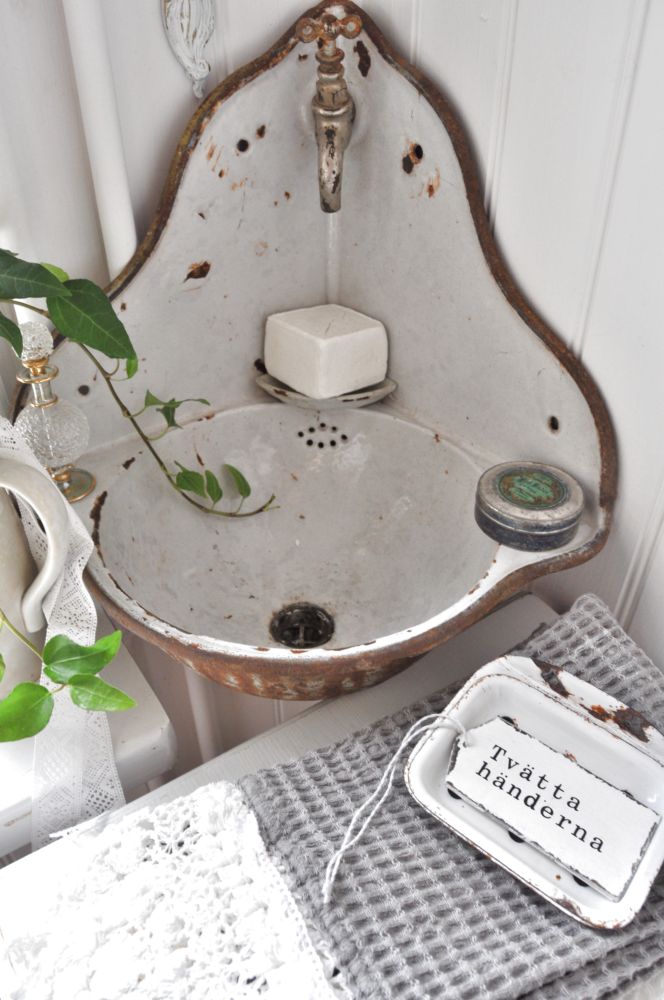 Inspiration i vitt: Handfat från Frankrike / Évier de la France