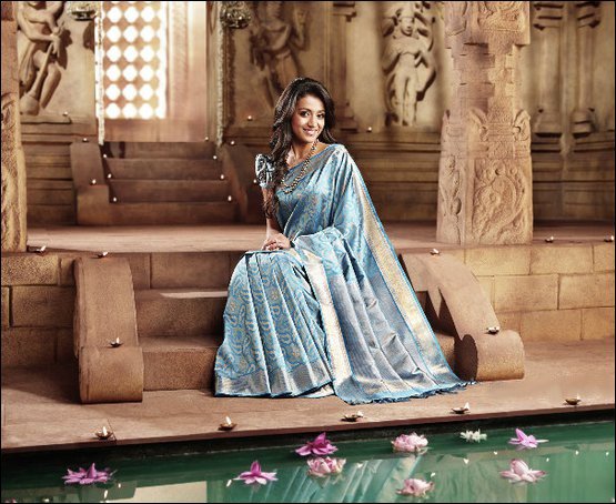 it's a designers den: Actress Trisha Latest cute saree stills