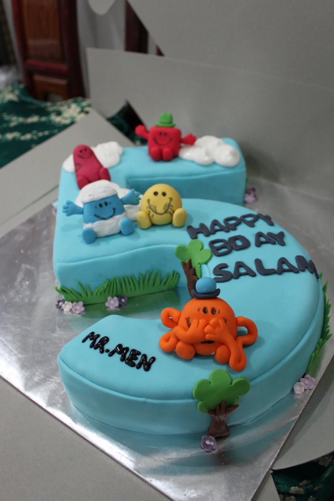 CitsCakes: Mr. Men themed Cake~