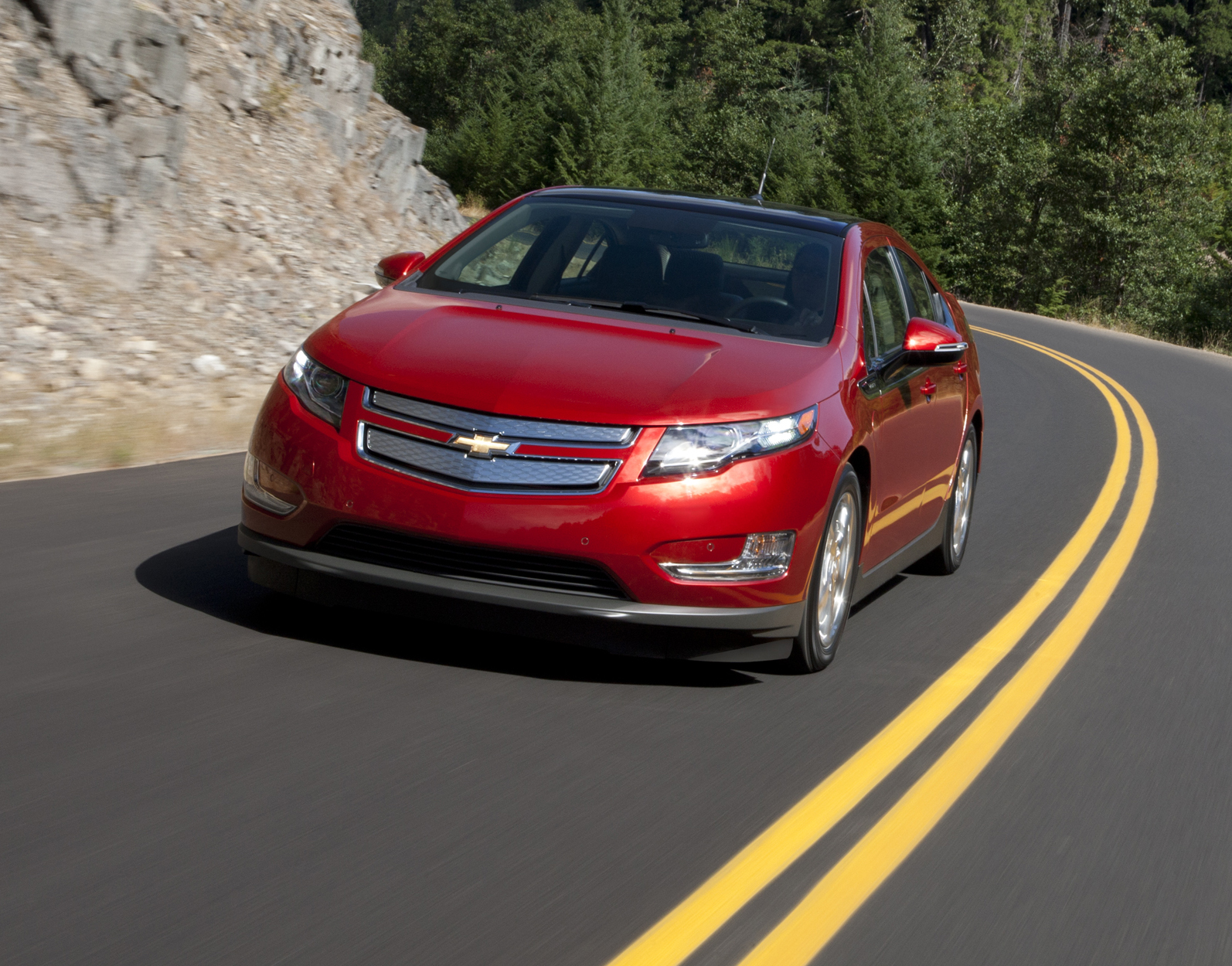 GM defends Volt while critics say it's not a real electric car ...
