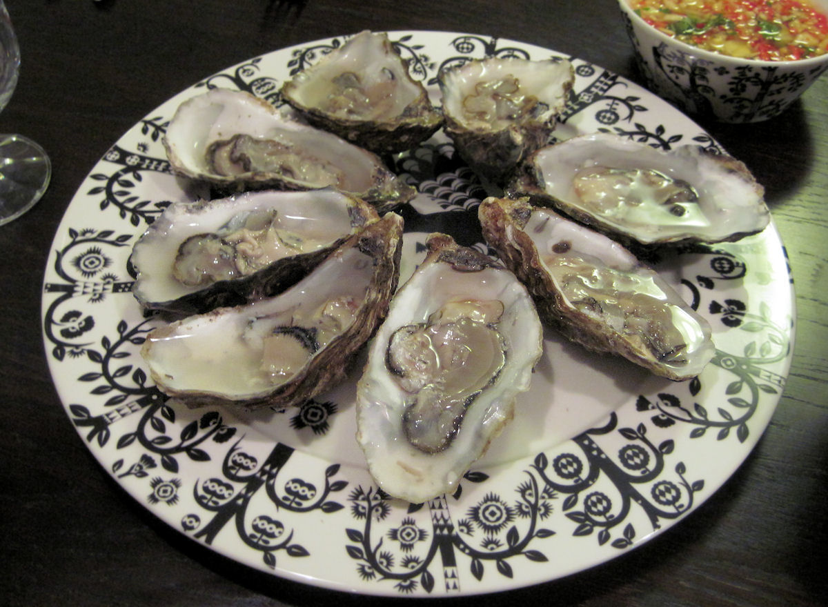 Keittiönatsi: Osterit ja inkivääri-ananassalsa