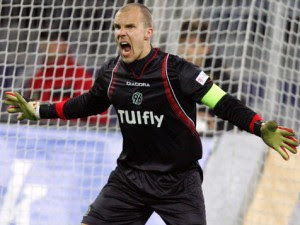 German goalkeeper kills Himself Suicide Robert Enke Dead stepping in ...