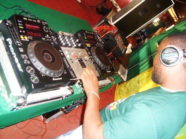 KISS COLLABO MIX SHOW: DJ SIMBA TOOK THE CLUB ON FIRE ON THE STR8 MUSIC ...