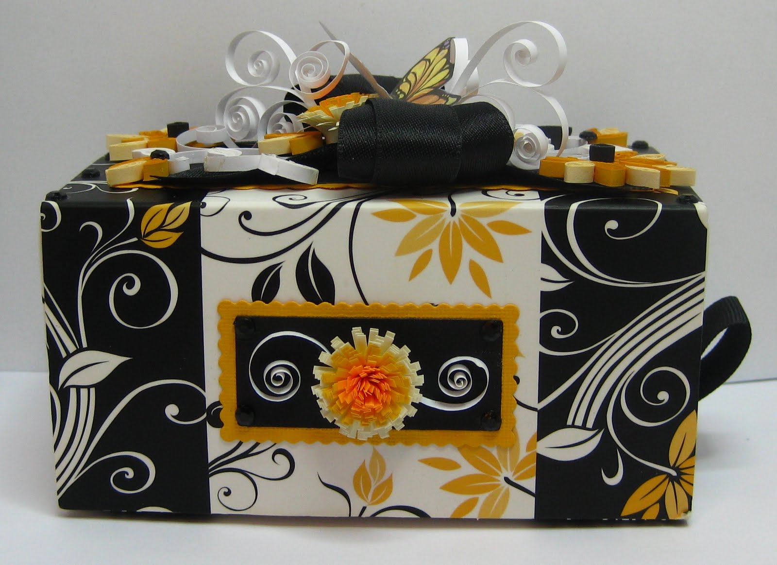 Appel Quilling Garden: Quilled Black and Yellow Soap Box