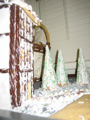 Sewbot's Laboratory: Gingerbread house contest?