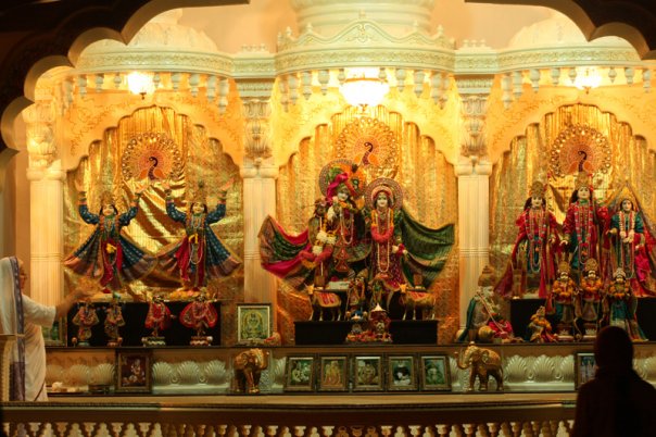 Hare Krishna Latino America: Nova Gokula cumple 31 Años