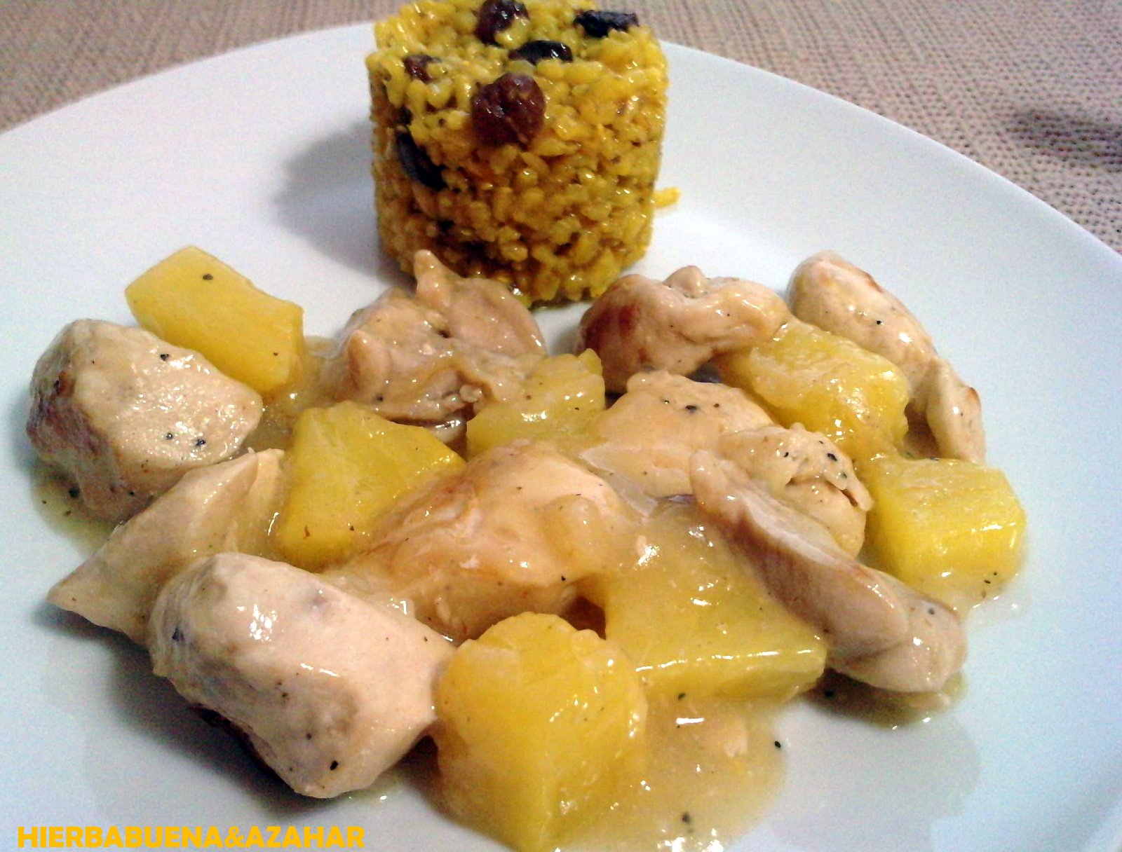 Hierbabuena y azahar: POLLO CON PIÑA AL CAVA Y ARROZ ESPECIADO