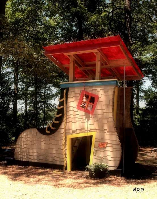 Unusual shoe houses (20 Pics) | Curious Funny Pics Daily