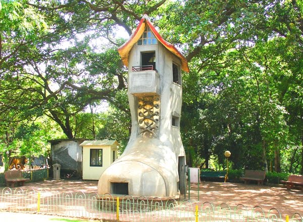 Unusual shoe houses (20 Pics) | Curious Funny Pics Daily